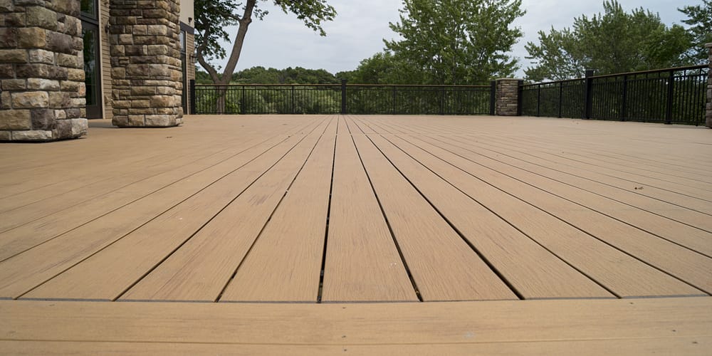 Expanding and Contracting of Composite Decking - Decked Out Builders