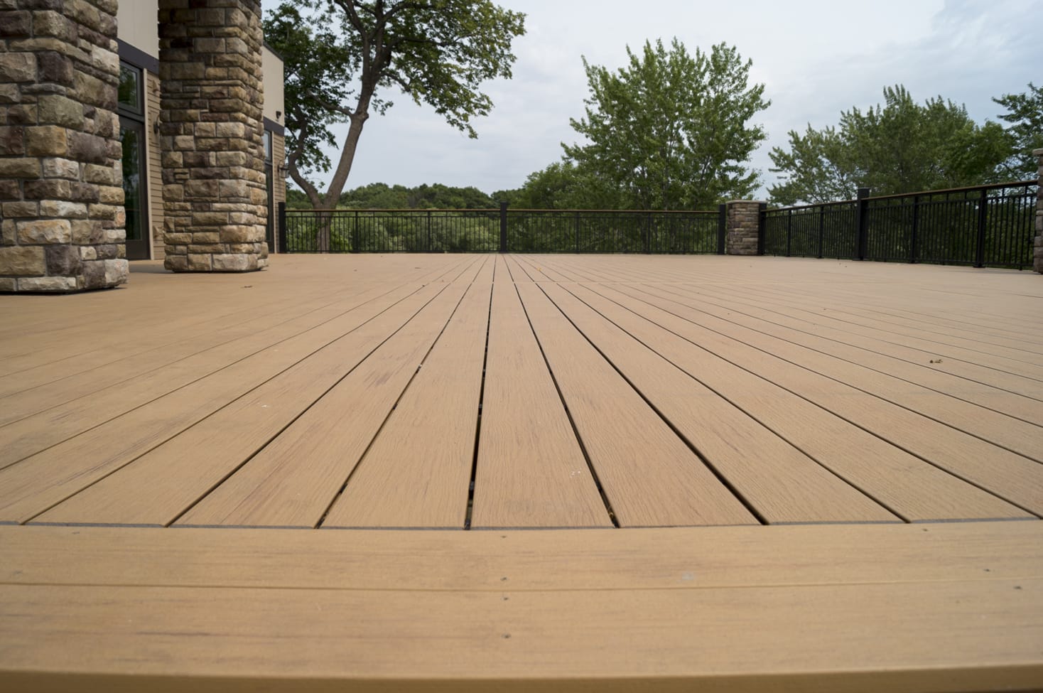 Expanding and Contracting of Composite Decking - Decked Out Builders