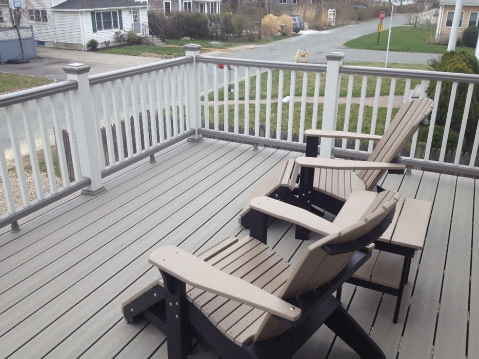 How to Choose the Right Deck Railing for Your Home - Decked Out Builders